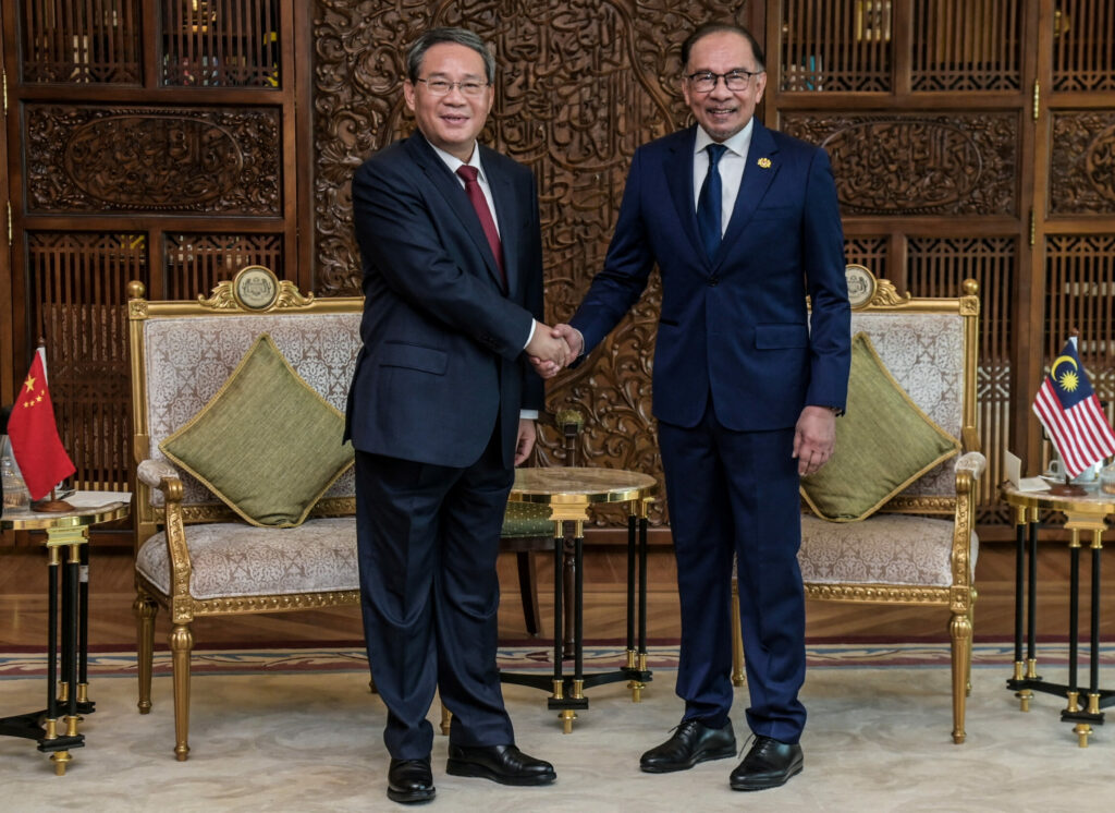 Li Qiang Holds Talks with Malaysian Prime Minister Anwar Ibrahim ...